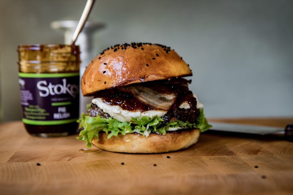 Saftige Burger mit Ziegenkäse und Feigen Relish | BBQlicate